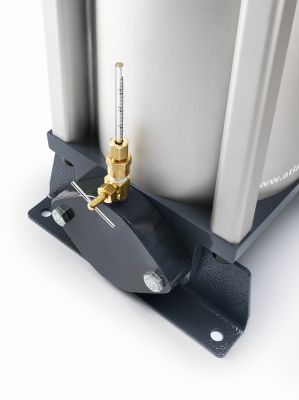 Oil vapor filtration for air compressors